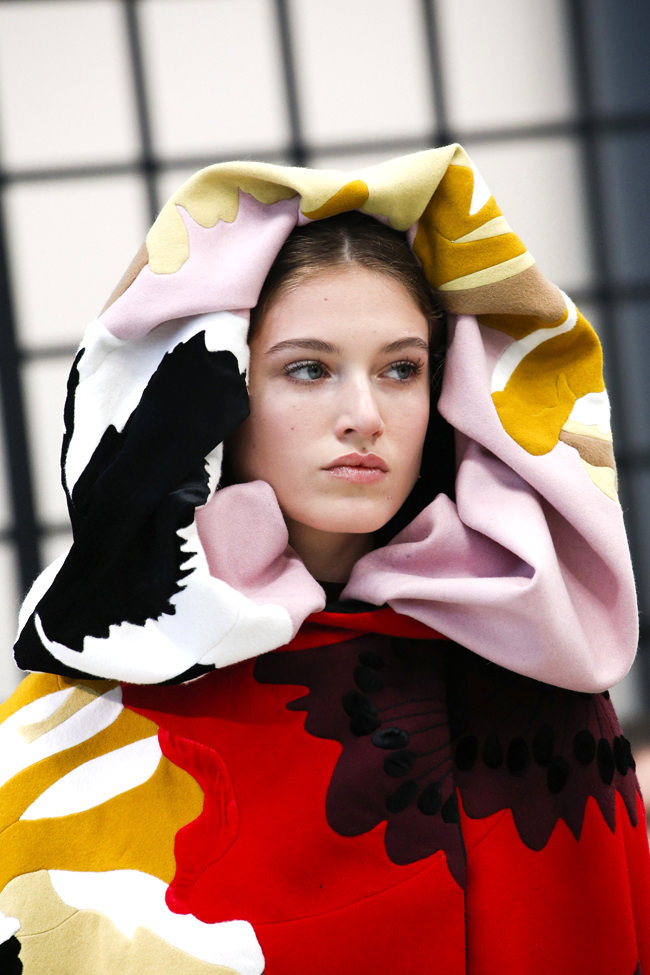 Valentino-Fall-2018-Hooded-Cape-Trends-Yea-Cray-Fashion-Tom-Lorenzo ...