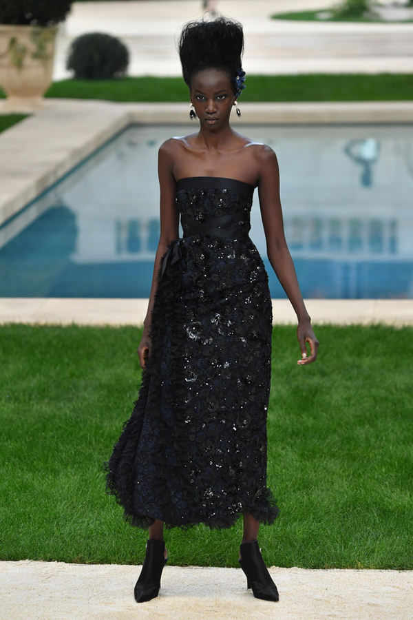 Chanel-Spring-2019-Couture-Collection-Paris-Fashion-Week-Tom-Lorenzo ...