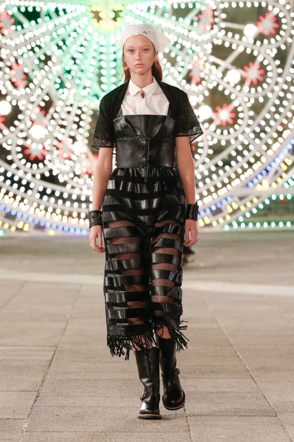 "Bridgerton" Star Phoebe Dynevor at the Christian Dior Fashion Show ...