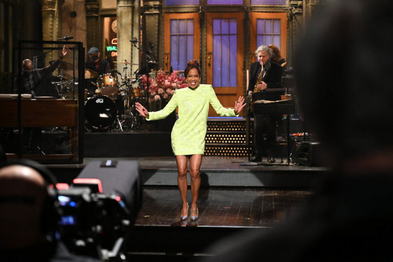 Regina King on "Saturday Night Live" - Tom + Lorenzo
