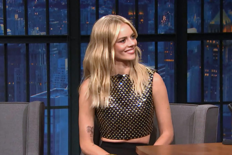 THE VALET Star Samara Weaving on LATE NIGHT WITH SETH MEYERS - Tom ...
