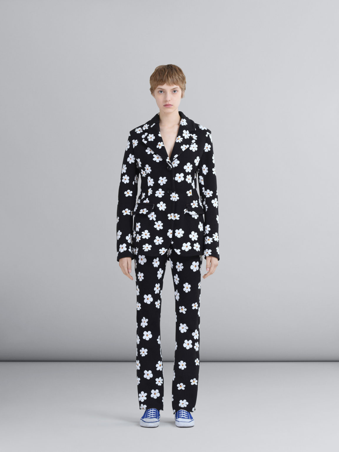 LOOT Star Maya Rudolph in Marni on LATE NIGHT WITH SETH MEYERS - Tom ...