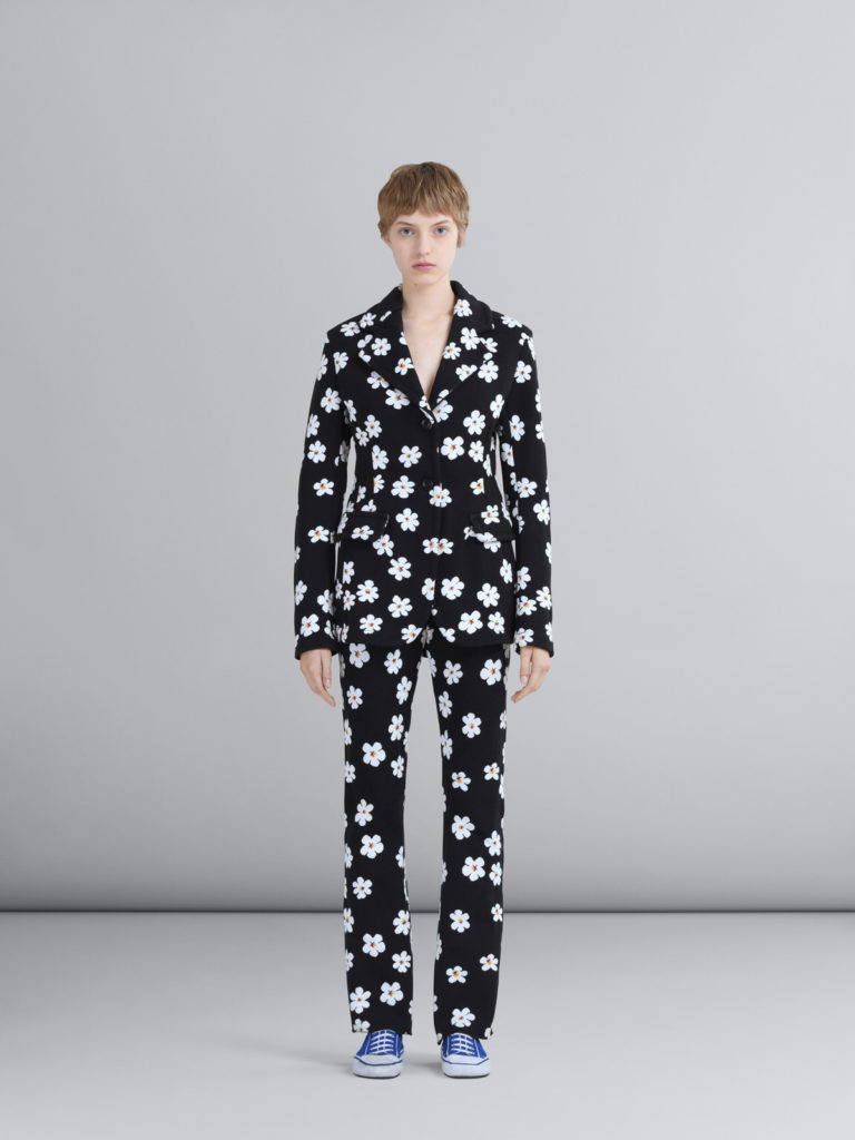 LOOT Star Maya Rudolph in Marni on LATE NIGHT WITH SETH MEYERS - Tom ...