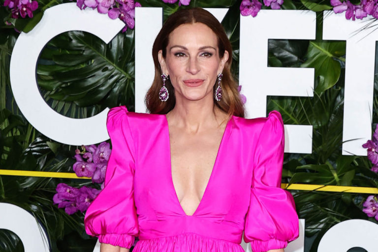Julia Roberts in Greta Constantine at the TICKET TO PARADISE Los ...