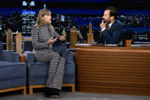 Taylor Swift in Dorothee Schumacher on THE TONIGHT SHOW STARRING JIMMY FALLON - Tom + Lorenzo