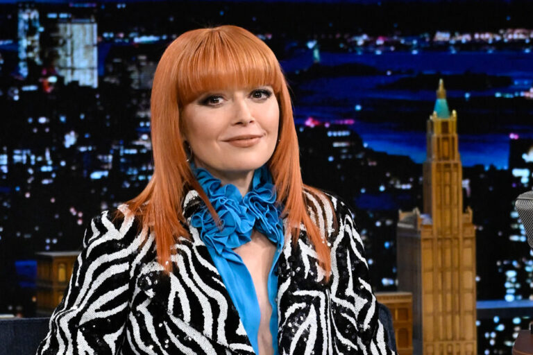 POKER FACE Star Natasha Lyonne in Wolk Morais on THE TONIGHT SHOW ...