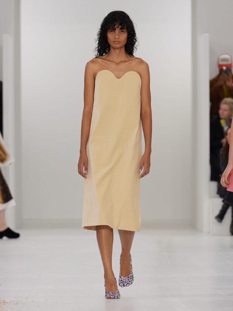 Jennifer Lawrence in Loewe at the NO HARD FEELINGS Madrid Premiere ...