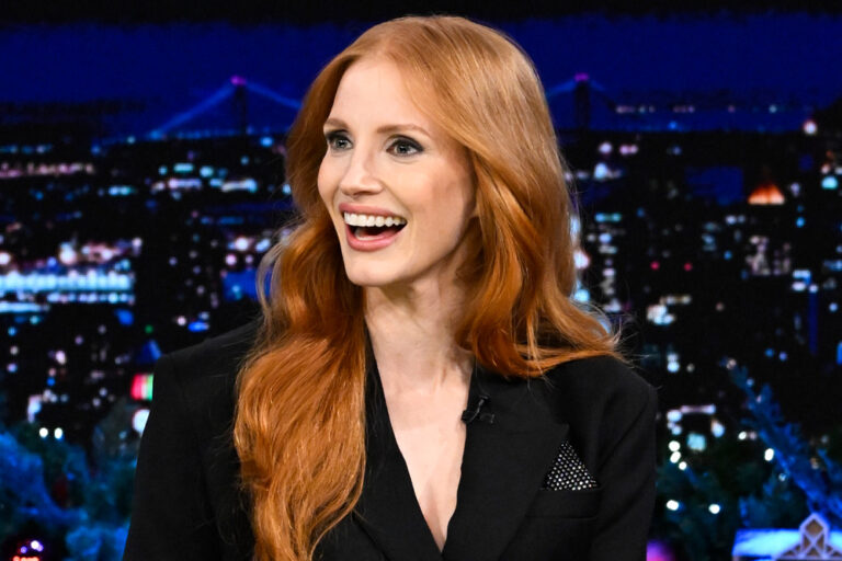 MEMORY Star Jessica Chastain in Mach & Mach on THE TONIGHT SHOW ...