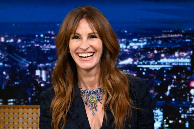 LEAVE THE WORLD BEHIND Star Julia Roberts in Erdem on THE TONIGHT SHOW ...