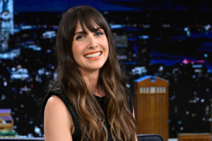 APPLES NEVER FALL Star Alison Brie in Karen Millen on THE TONIGHT SHOW ...