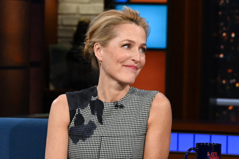 SCOOP Star Gillian Anderson in Erdem on THE LATE SHOW WITH STEPHEN ...