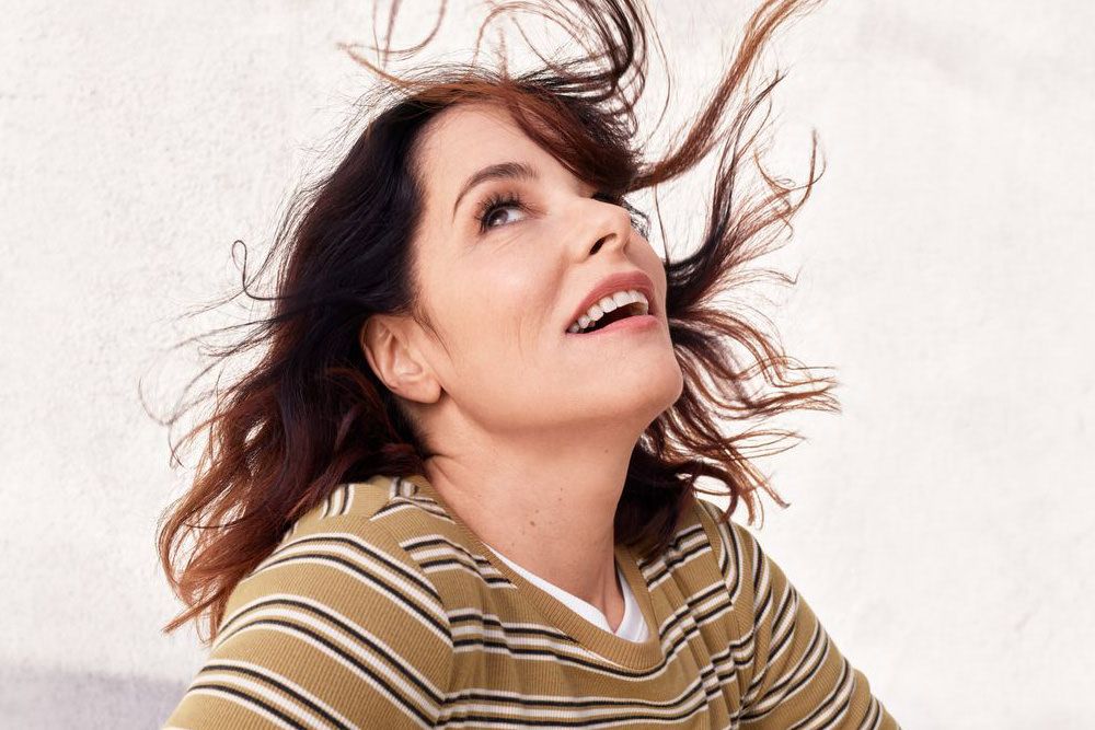 THE WHITE LOTUS Star Parker Posey for Gap’s Spring Ad Campaign - Tom ...