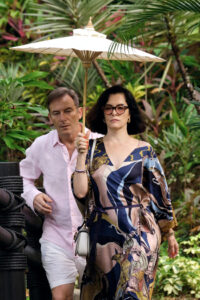 The Wardrobe Department: Parker Posey’s Victoria Ratliff Wears Jim ...