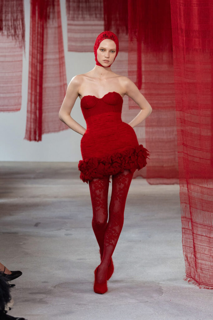 FOUNTAIN OF YOUTH Star Natalie Portman in Magda Butrym on THE LATE SHOW ...