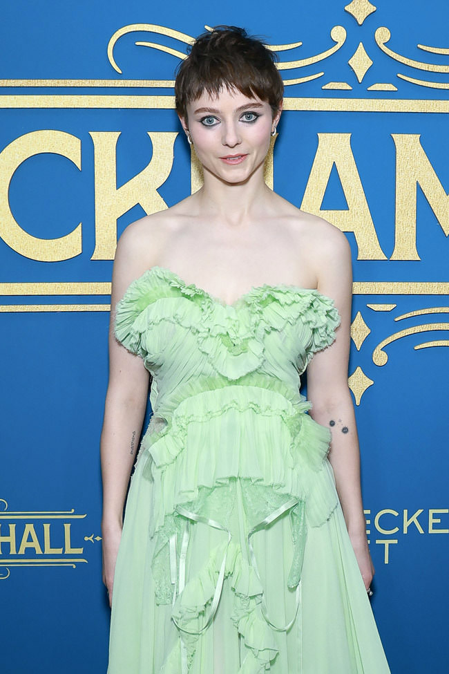 Thomasin McKenzie, Katherine Waterston and Emma Laird at the FACKHAM ...