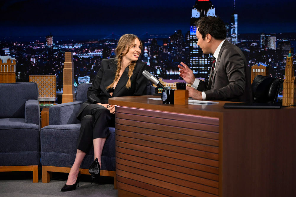 STRANGER THINGS Star Maya Hawke on THE TONIGHT SHOW STARRING JIMMY ...