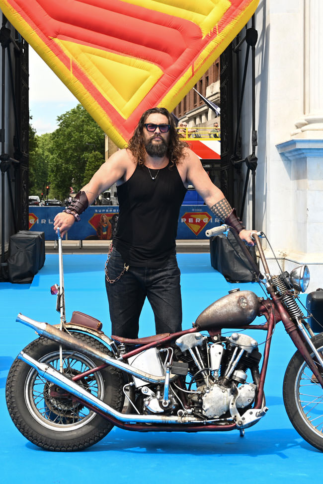 Jason Momoa at the SUPERGIRL London Photo Call - Tom + Lorenzo