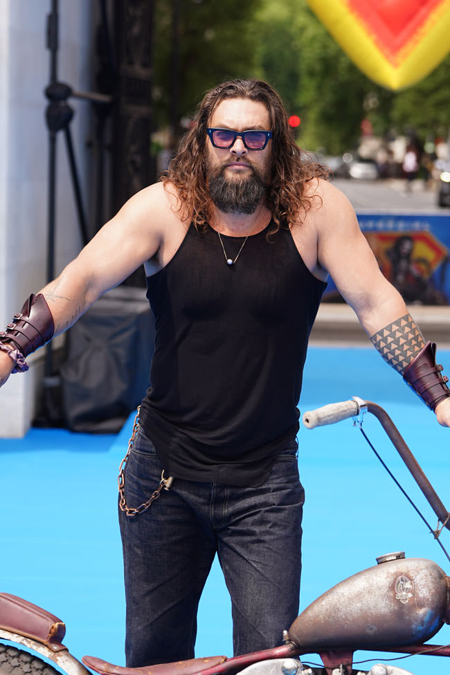 Jason Momoa at the SUPERGIRL London Photo Call - Tom + Lorenzo